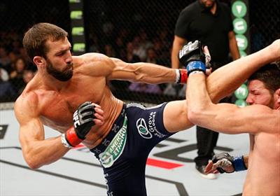 Luke Rockhold Guillotine Choke Submits Michael Bisping in UFC Fight...
